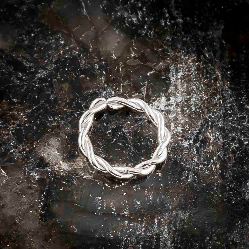 Twisted Hoop 14K Gold Seam Ring | Fine Piercing Jewelry – FreshTrends